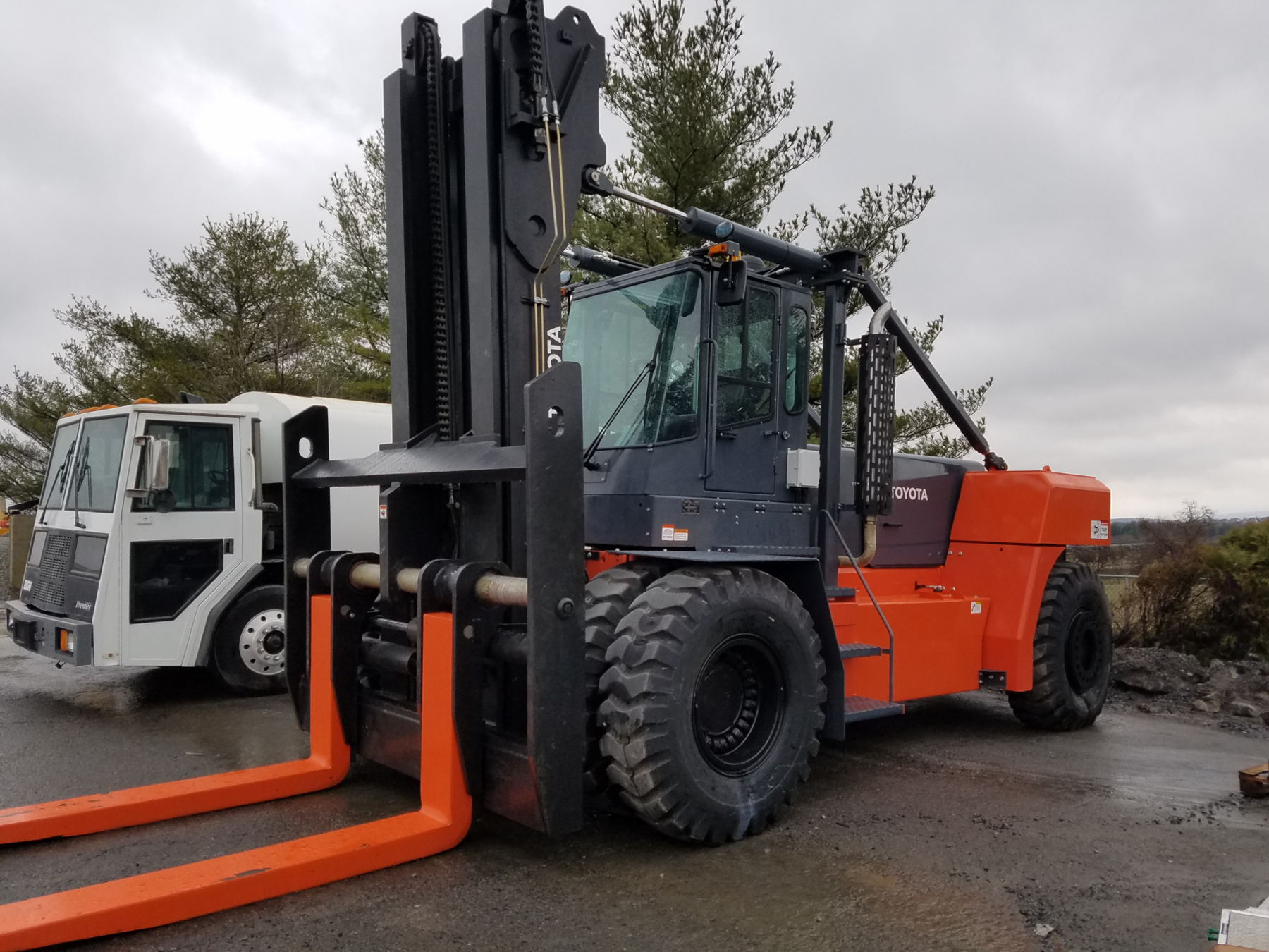 60 000 LBS FORK LIFT Precast Concrete Sales Company